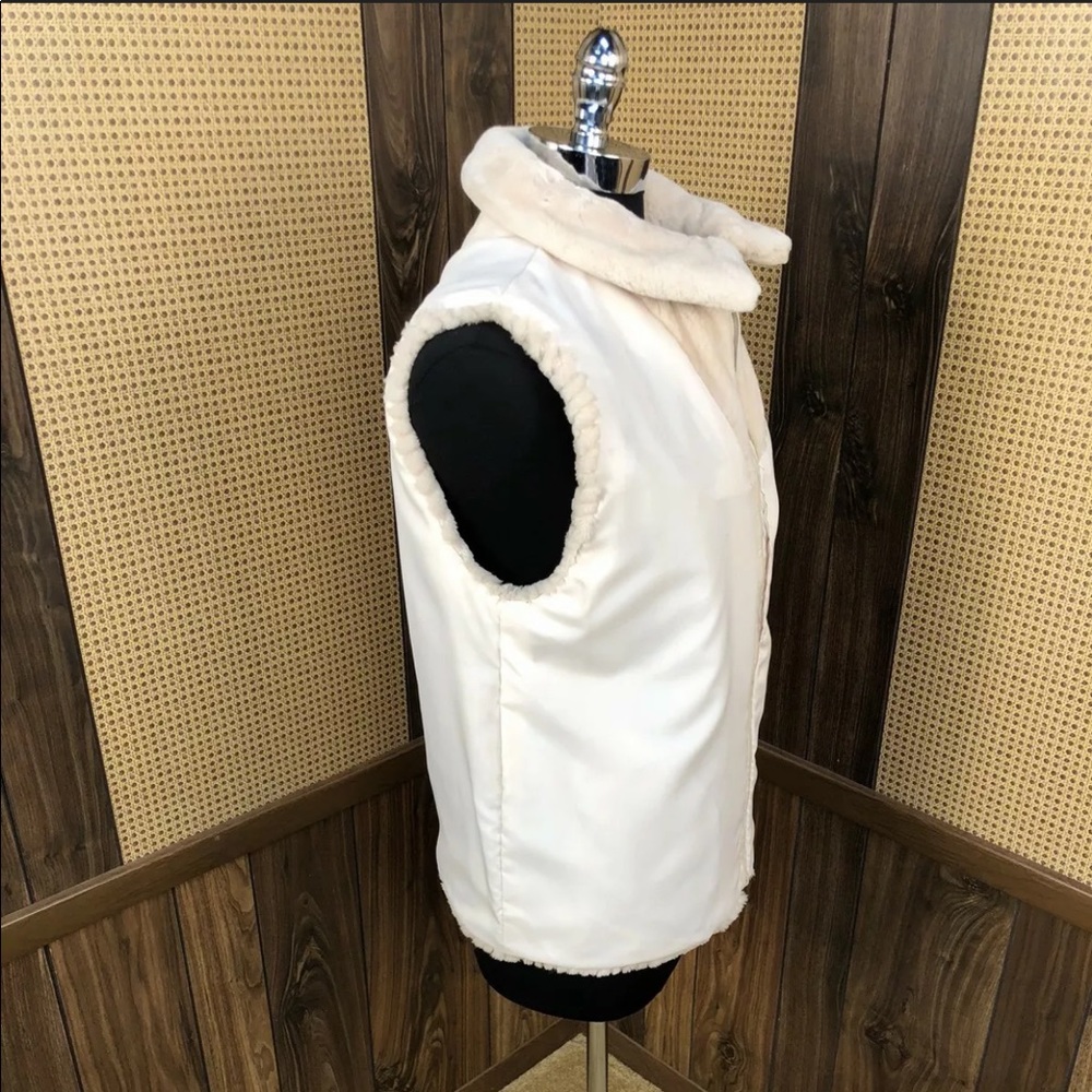 Ivory Laser Grooved Sheared Beaver Fur Vest Small - Gem